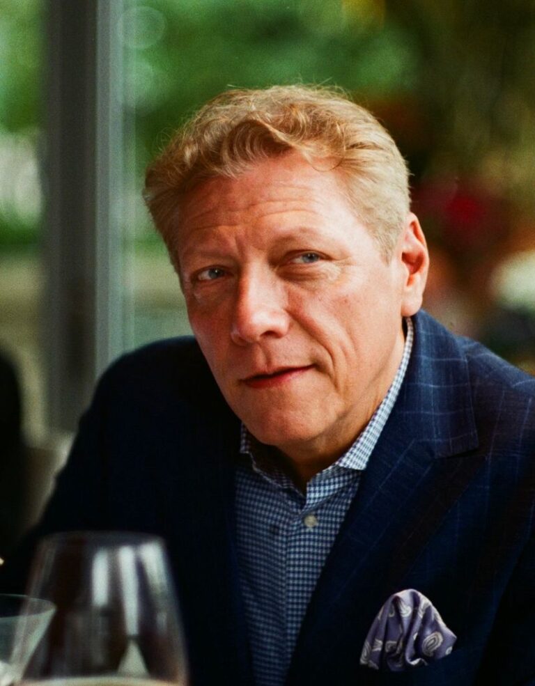 Parade Company Names Thanksgiving Grand Marshals | Corp! Magazine