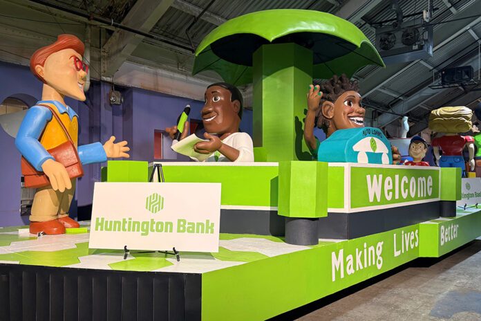 Parade Company Unveils Huntington Float Ahead of Thanksgiving Parade ...